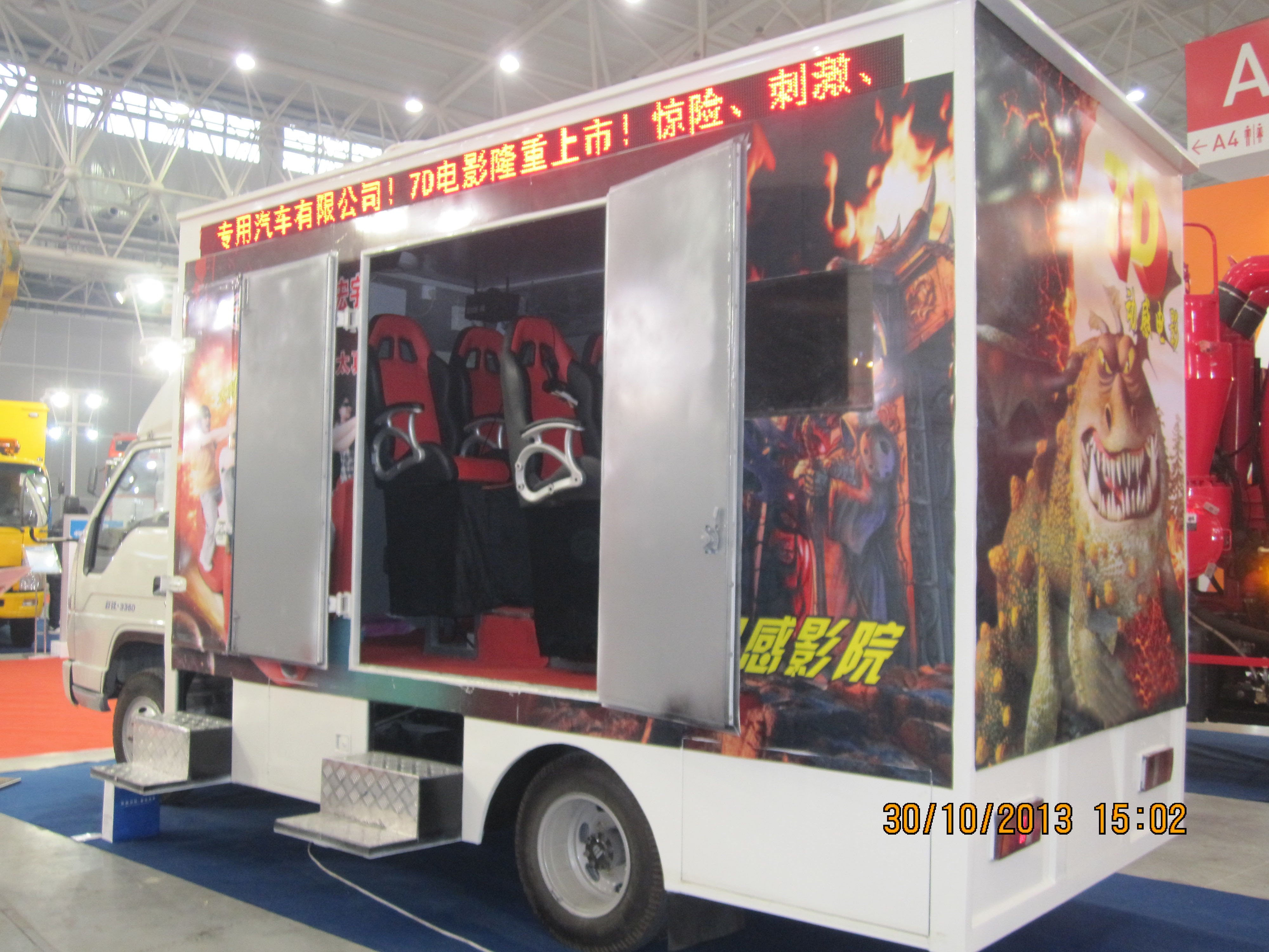 5d cinema equipment Mobile Movie Theater with Back poking / Air injection